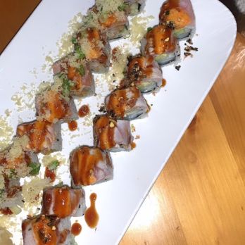 YELLOWTAIL SUSHI BAR AND ASIAN KITCHEN - Updated July 2024 - 293 Photos ...