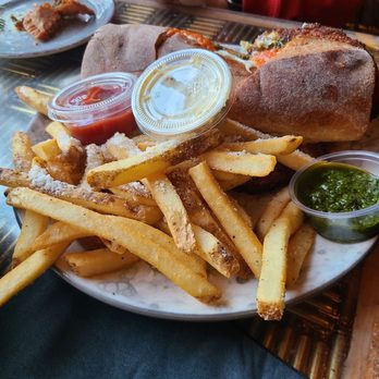 WHITE RABBIT GASTROPUB - Updated December 2025 - 826 Photos & 975 ...