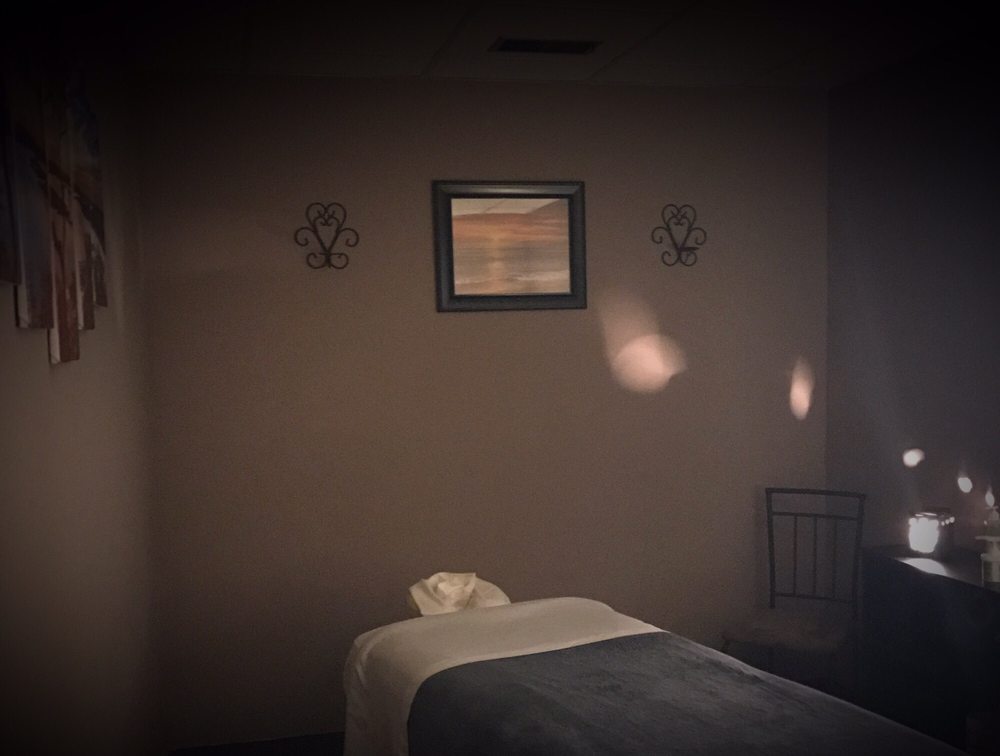 ELIZABETH STILTNER, LMT - Updated November 2025 - 10 Photos - Nitro ...