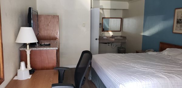 EDGEWATER INN & SUITES - 218 Photos & 200 Reviews - 280 Wadsworth Ave ...