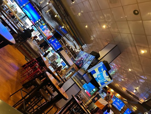 BOMBSHELLS RESTAURANT & BAR - Updated January 2025 - 107 Photos & 144 ...