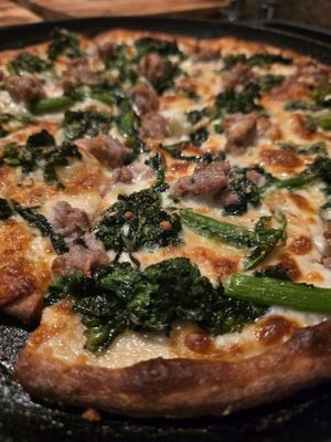 CAST IRON CHEF PIZZA & BAR - Updated December 2025 - 29 Photos & 33 ...