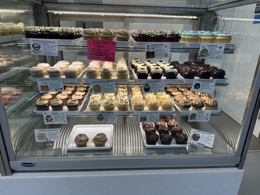 MOLLY’S CUPCAKES - 44 Photos & 13 Reviews - 4905 Old Orchard Center ...