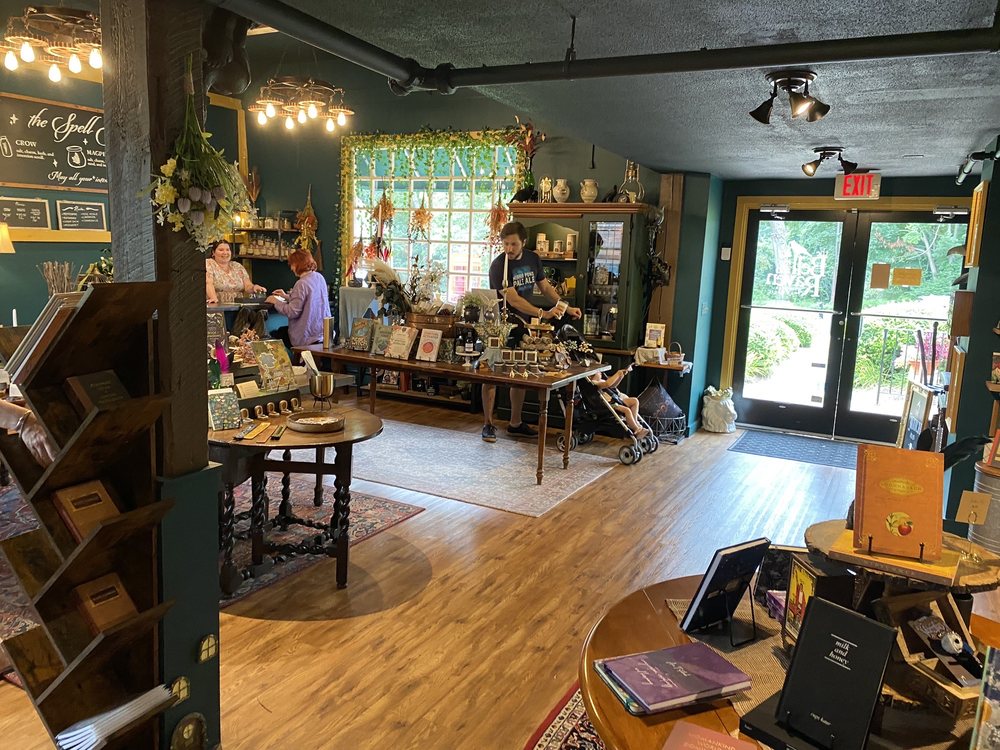 THE BELL AND RAVEN - Updated October 2025 - 32 Photos - 926 Hopmeadow ...