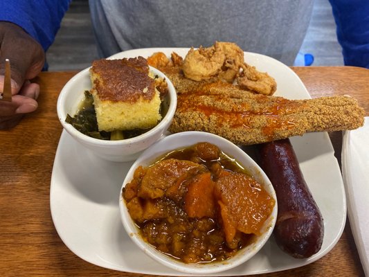 SHUGS COMFORT FOOD - 30 Photos & 14 Reviews - 105 W Mission Ave ...