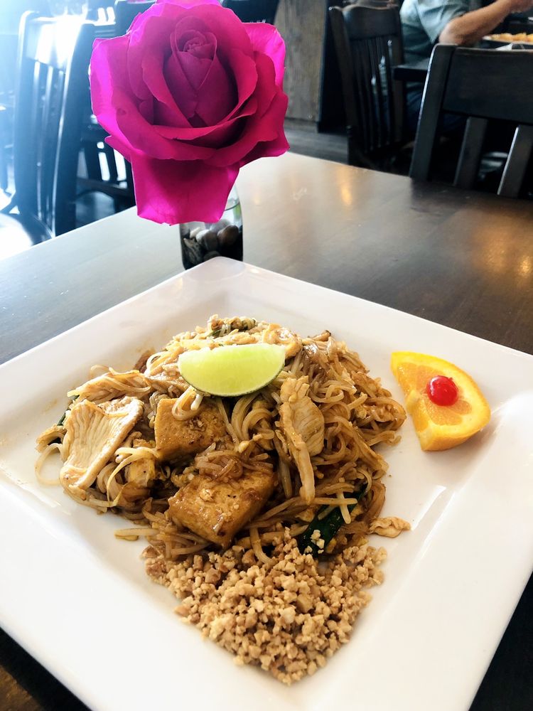 RICE PAPER - 162 Photos & 272 Reviews - Akron, Ohio - Thai - Restaurant ...