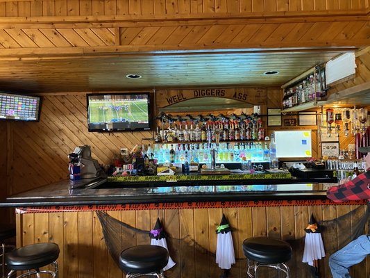 THE WELL DIGGERS WATERING HOLE & FEED LOT - Updated October 2025 - 14 ...