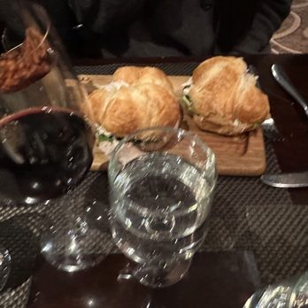 ANDOVER INN - Updated December 2025 - 16 Photos & 17 Reviews - 4 Chapel ...