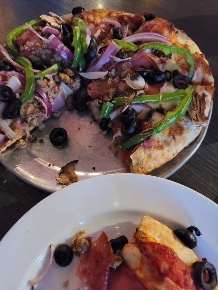 FIELDHOUSE PIZZA & PUB - Updated July 2024 - 58 Photos & 132 Reviews ...