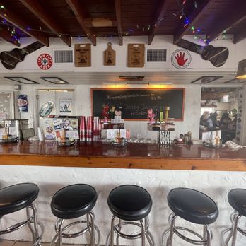 HERBIE’S BAR AND CHOWDER HOUSE - Updated June 2024 - 460 Photos & 560 ...