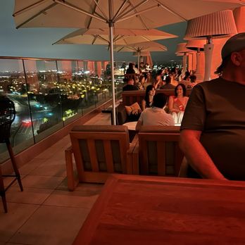 HIVE AND HONEY ROOFTOP BAR - Updated November 2024 - 936 Photos & 819 ...