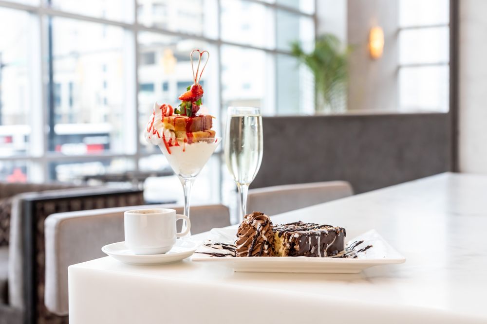 401 SOCIAL - Updated December 2025 - 26 Photos - 401 E Martin Luther ...