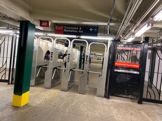 MTA - GREENPOINT AVENUE STATION - Updated October 2025 - 12 Reviews ...