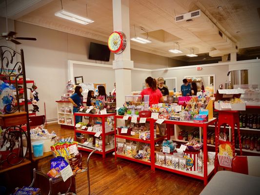 SUSU’S POPCORN & CANDY CAFE - Updated January 2026 - 31 Photos & 15 ...