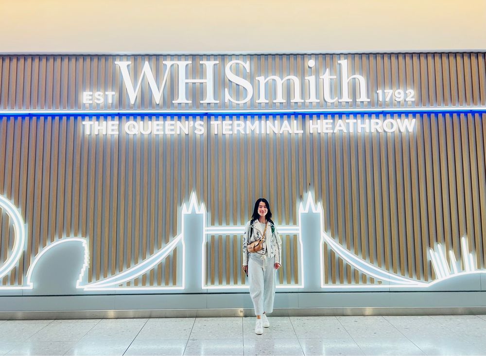 WH SMITH RETAIL - Updated June 2024 - Terminal Two, Hounslow, London ...