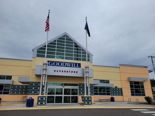 GOODWILL SUPERSTORE - Updated July 2025 - 12 Reviews - 16255 SE ...