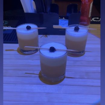 SHINDIGS COUNTRY KITCHEN BAR & STAGE - Updated April 2025 - 75 Photos ...