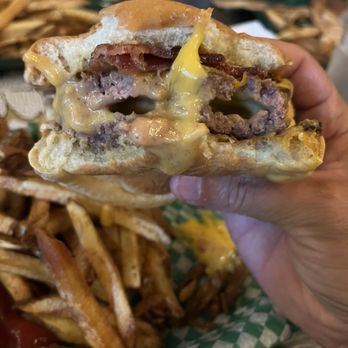 SHAMROCKS GRILL AND PUB - Updated June 2025 - 198 Photos & 338 Reviews ...