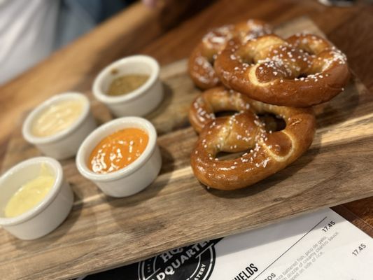 HEADQUARTERS BAR & EATERY - Updated November 2025 - 222 Photos & 100 ...