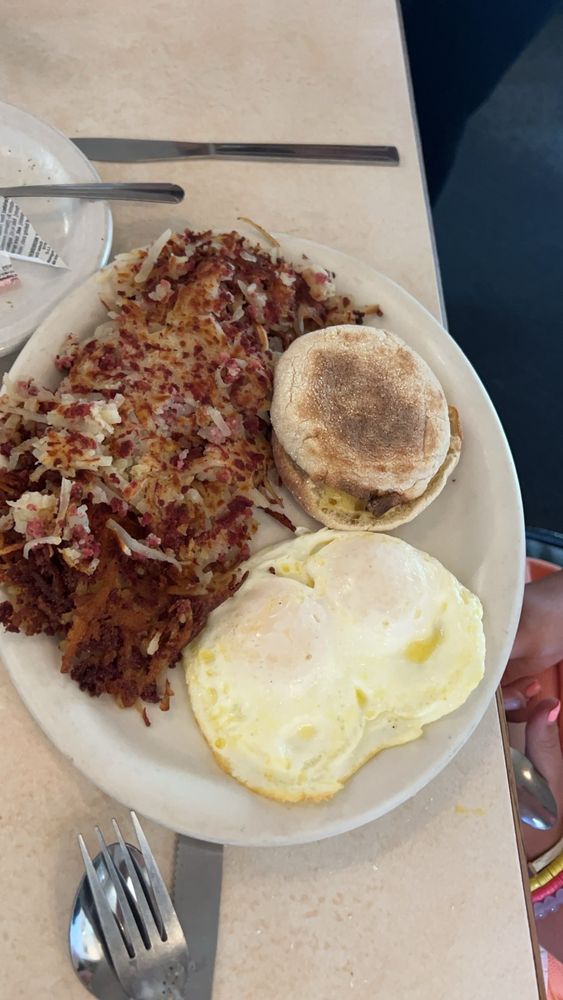 THE NUGGET RESTAURANT - Updated August 2024 - 39 Photos & 65 Reviews ...