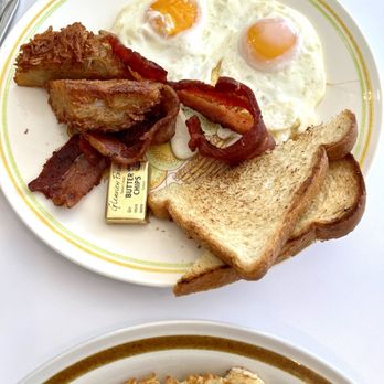 THE TOASTY BADGER - Updated July 2024 - 149 Photos & 65 Reviews - 2206 ...