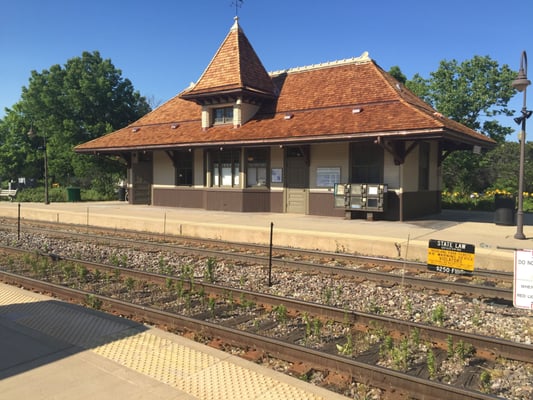 RAVINIA METRA STATION - Updated September 2025 - 510 Roger Williams Ave ...
