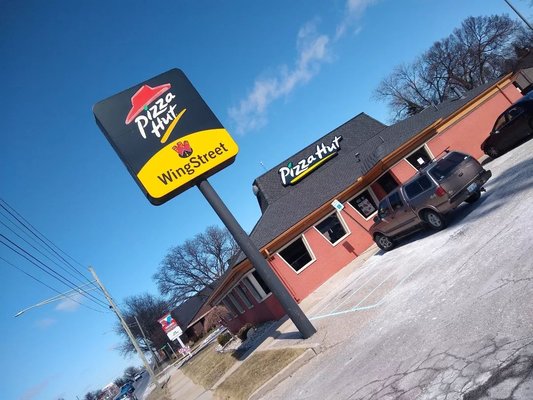 PIZZA HUT - Updated August 2025 - 19 Photos & 25 Reviews - 2941 S ...