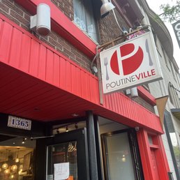 POUTINEVILLE - Updated July 2025 - 662 Photos & 650 Reviews - 1365 Rue ...