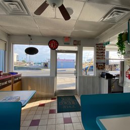 THE LUCKY GREEK - Updated January 2026 - 198 Photos & 314 Reviews ...