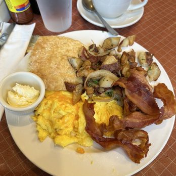 SWEET MAPLE CAFE - Updated July 2024 - 560 Photos & 938 Reviews - 1339 ...