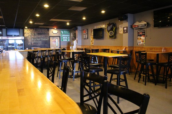 SLUGGERS SPORTS BAR & GRILL - Updated November 2025 - 2222 E Northland ...