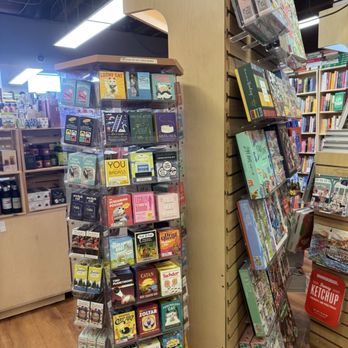 TRIDENT BOOKSELLERS & CAFÉ - Updated September 2025 - 1099 Photos ...