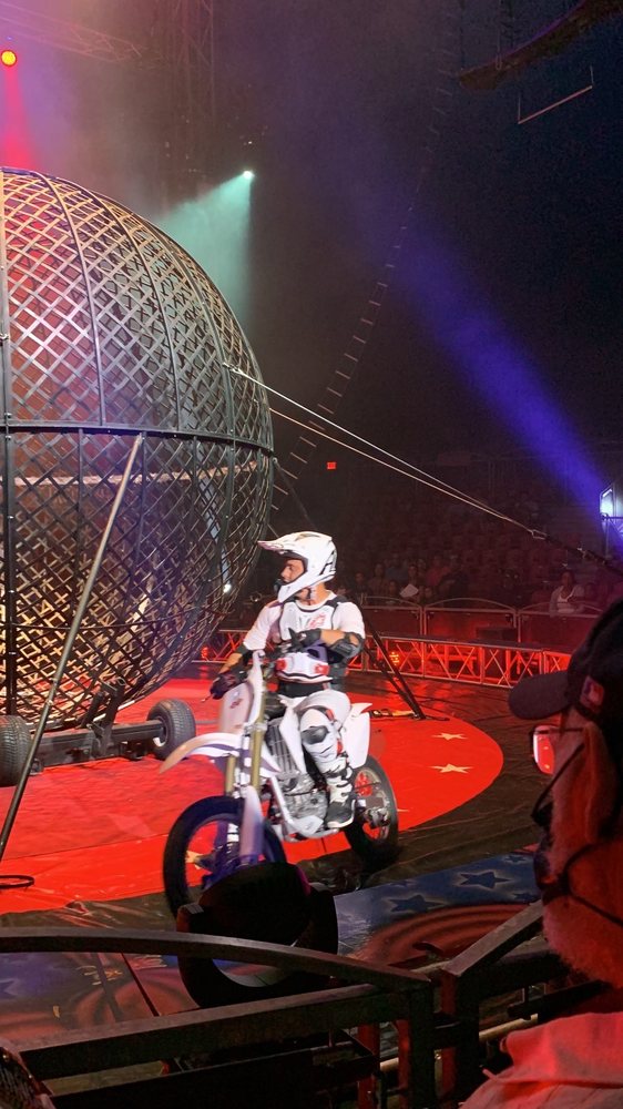 CIRCUS VARGAS - 94 Photos & 45 Reviews - 1151 Galleria, Roseville ...