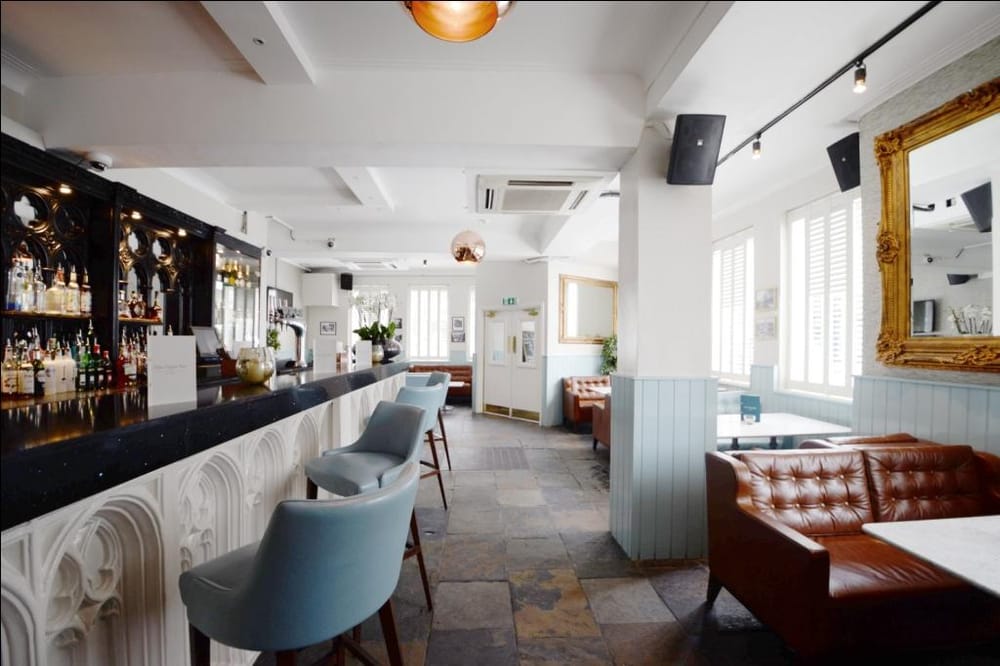 THE CHAPEL BAR - Updated June 2024 - 26 Photos - 29 Penton Street ...