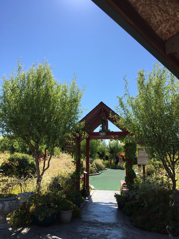 HI-KNOLL DRIVING RANGE & MINI-GOLF - Updated December 2025 - 12 Photos ...