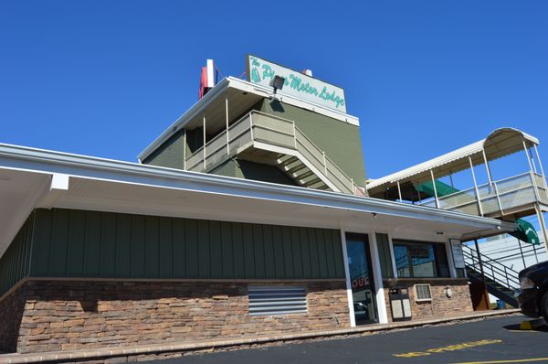 PINES MOTOR LODGE - Updated March 2025 - 21 Photos & 10 Reviews - 101 ...