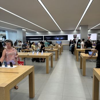 APPLE QUEENS CENTER - Updated May 2025 - 50 Photos & 180 Reviews - 90 ...