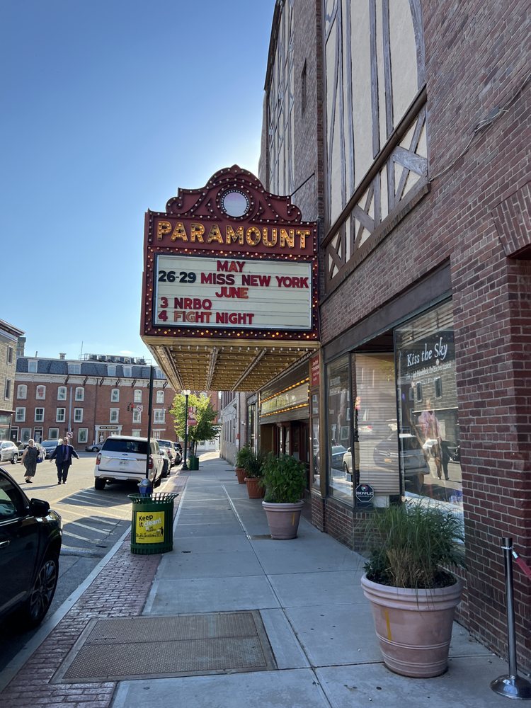 PARAMOUNT HUDSON VALLEY - 35 Photos & 33 Reviews - 1008 Brown St ...