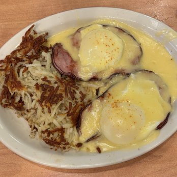 VILLAGE INN - Updated December 2025 - 154 Photos & 244 Reviews - 7051 ...