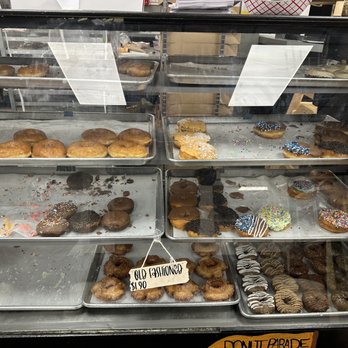 DONUT PARADE - Updated June 2024 - 117 Photos & 174 Reviews - 2152 N ...