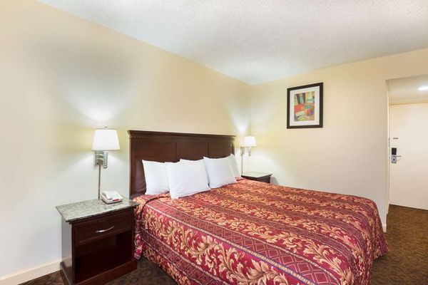 DAYS INN BY WYNDHAM PHILADELPHIA - ROOSEVELT BOULEVARD - Updated April ...