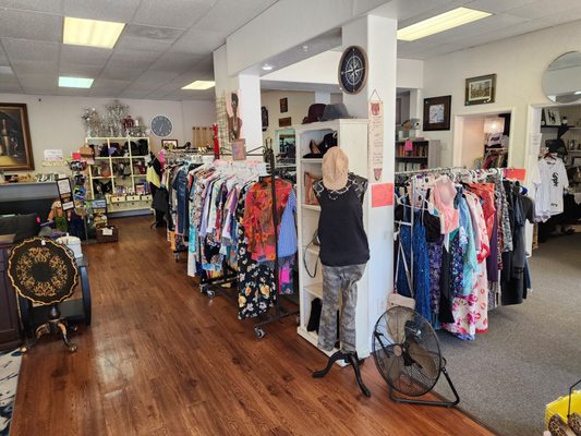 BEYOND TREASURES THRIFT BOUTIQUE - Updated December 2025 - 1731 W ...