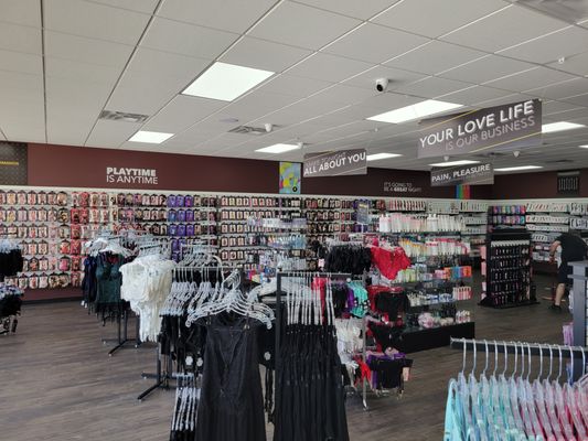 ROMANTIX - Updated July 2025 - 16 Photos - 709 E Slaughter Ln, Austin ...