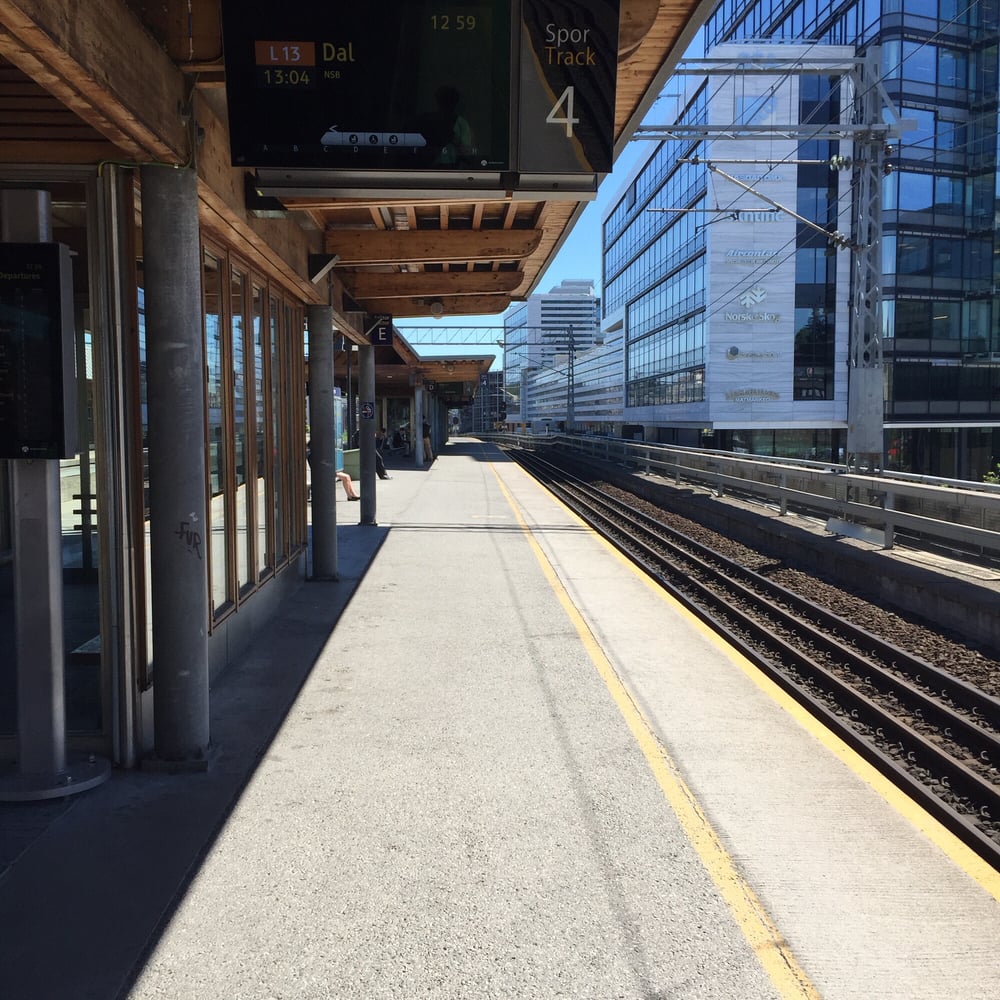 SKØYEN STASJON - Updated April 2025 - Skøyen Togstasjon, Oslo, Norway ...