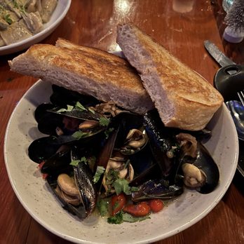 EN RAMA - Updated November 2025 - 392 Photos & 284 Reviews - 1102 A St ...