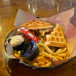 TROLL PUB UNDER THE BRIDGE - Updated January 2026 - 998 Photos & 885 ...