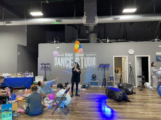 FAMOUS STAGES - DJ EQUIPMENT & STAGE LIGHTING SALES / RENTAL - Updated ...