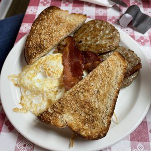 JAVI’S GRILL - Updated August 2024 - 914 Lake St, Spirit Lake, Iowa ...