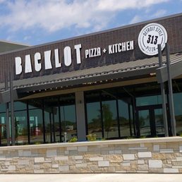 BACKLOT PIZZA + KITCHEN - Updated December 2024 - 165 Photos & 111 ...
