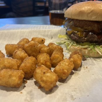POUNDERS BAR & GRILL - Updated December 2025 - 77 Photos & 115 Reviews ...